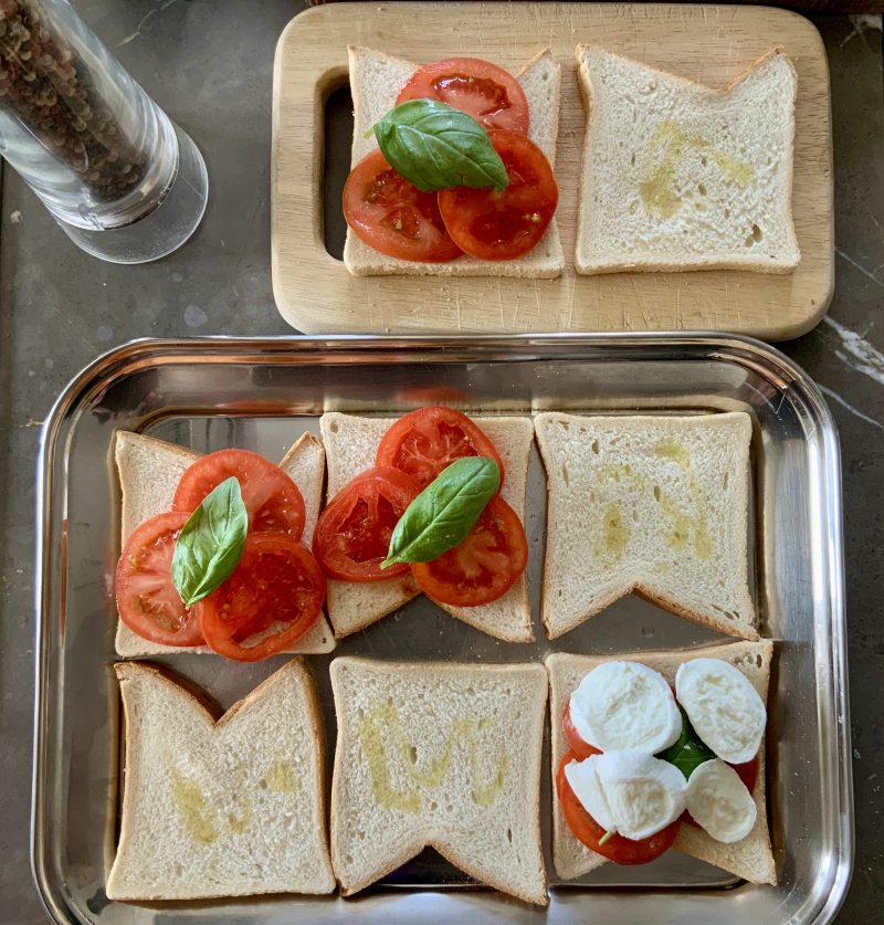 Toastini pomodoro e mozzarella ideali in tutti i momenti della giornata